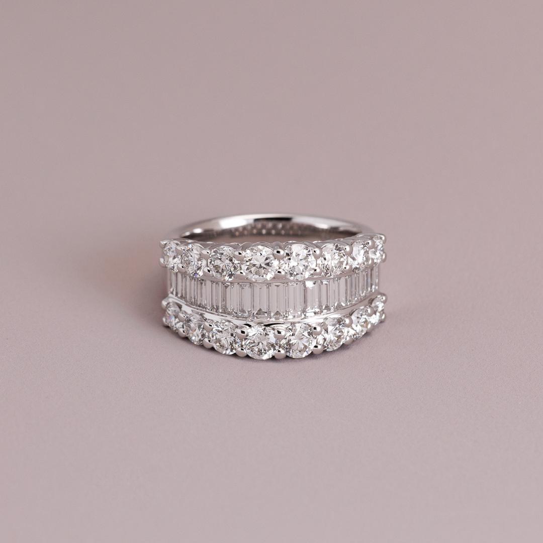 Large taper diamond ring